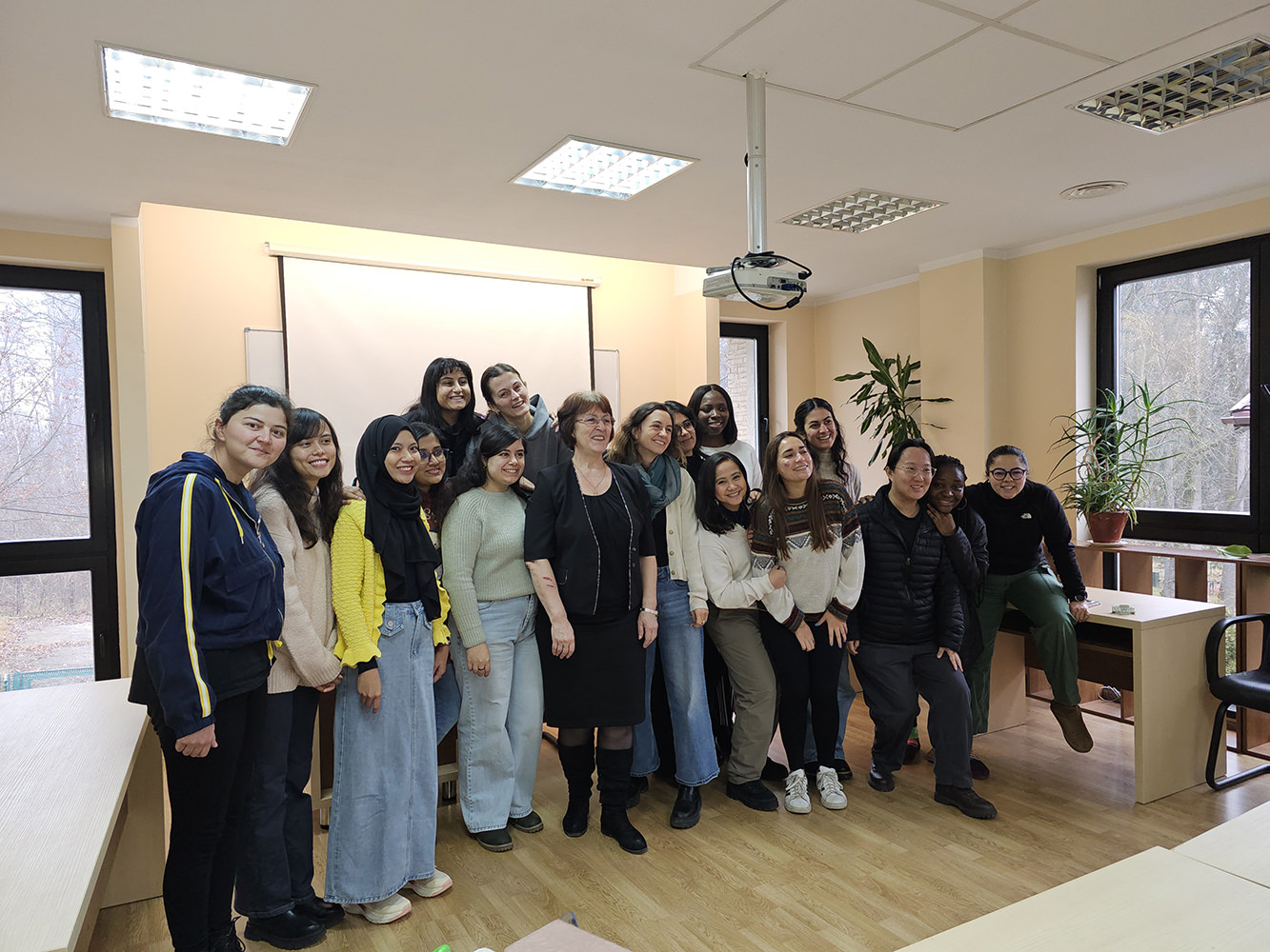 Studenți și profesori din 18 țări s-au reunit la Vatra Dornei pentru ...